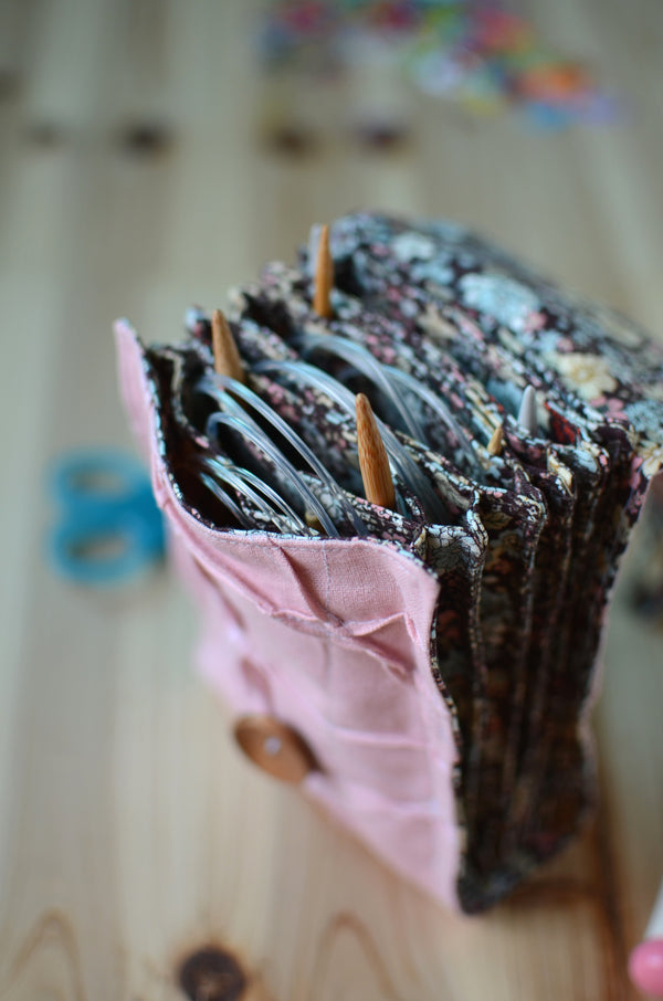 A perfect knitting needle case for many circular needle sets. - Atelier ...