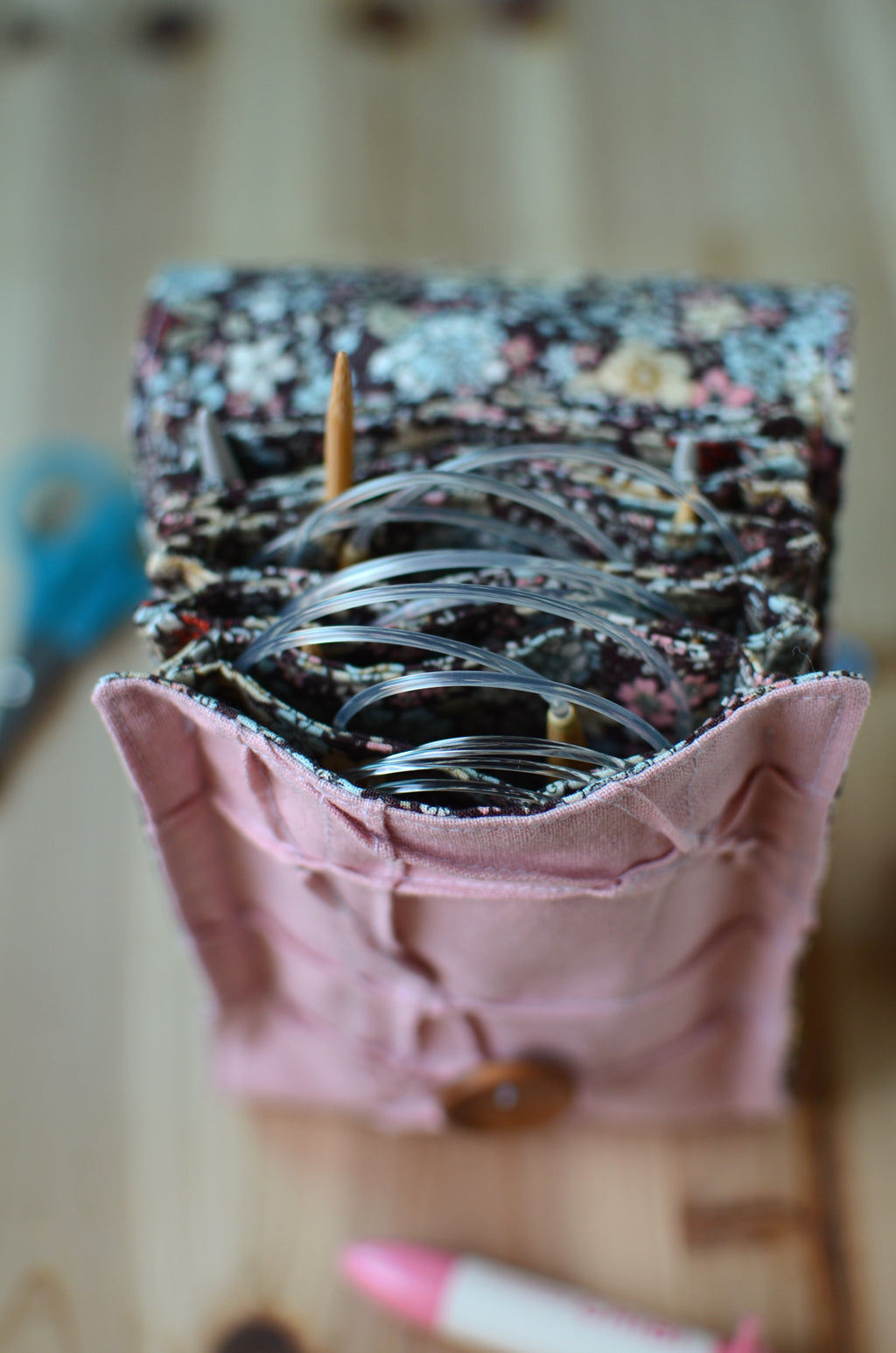 A perfect knitting needle case for many circular needle sets. - Atelier ...